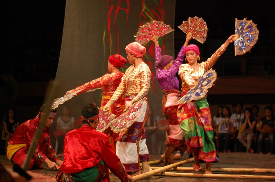 This one!: IPAG presents "Tatlo sa Isa"