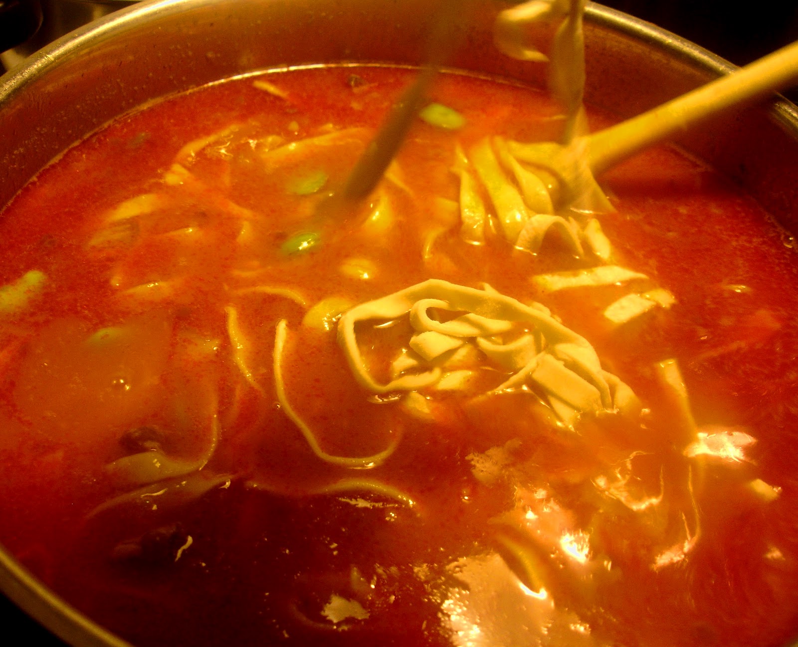 libyan food: Libyan Home-made Pasta: Megata/Rishdet Burma مقطع/رشدة برمة