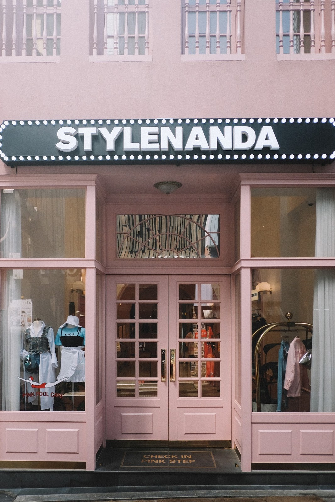 STYLENANDA PINK HOTEL FLAGSHIP STORE (스타일난다 핑크호텔) - foodandfeast