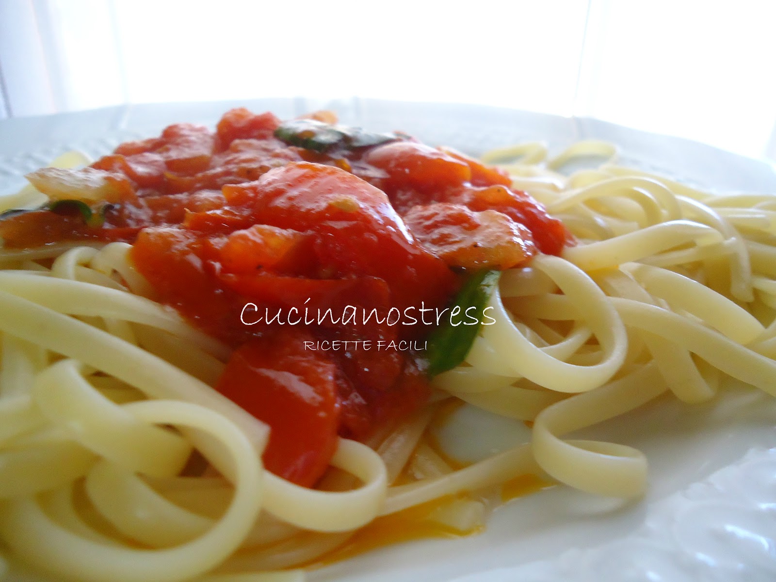 Cucinanostress : LINGUINE CON POMODORO FRESCO E BASILICO