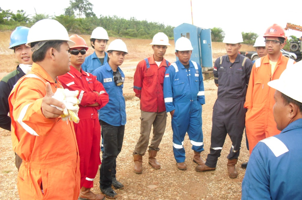 Reservoir and EOR Engineer: INJEKSI HUFF AND PUFF SURFAKTAN DI LAPANGAN ...