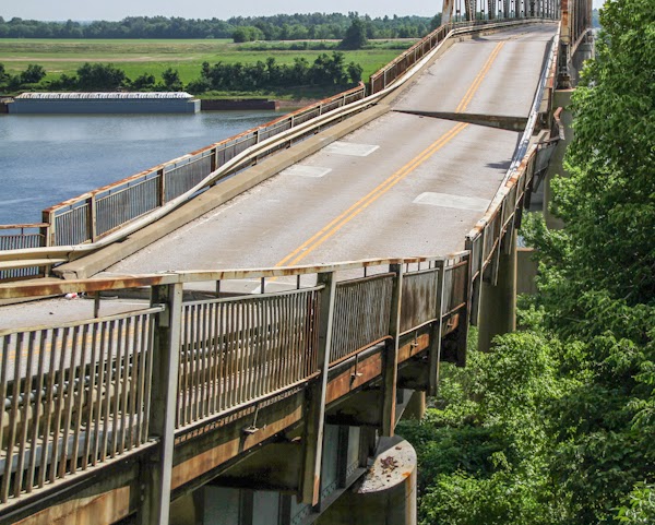 Mark D. McCoy Photography: Movement on Ledbetter Bridge