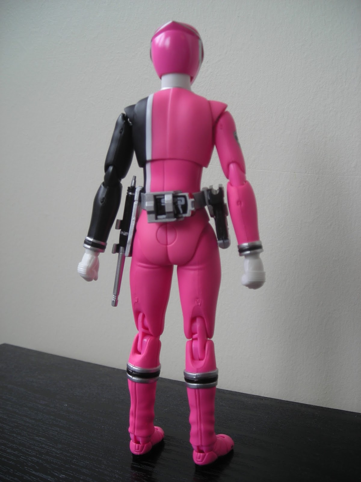 My Shiny Toy Robots: Toybox REVIEW: S.H. Figuarts Deka Pink