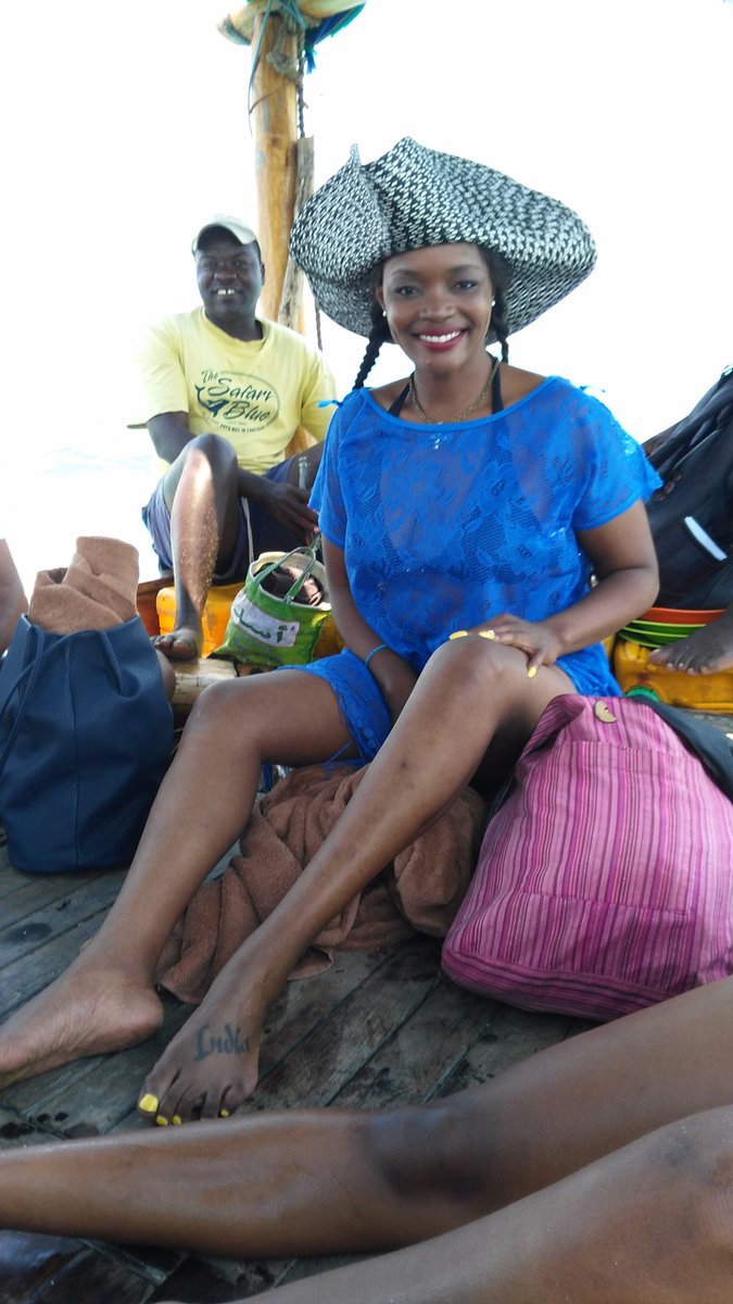 Kuli Roberts Display Her Bikini Body In Zanzibar