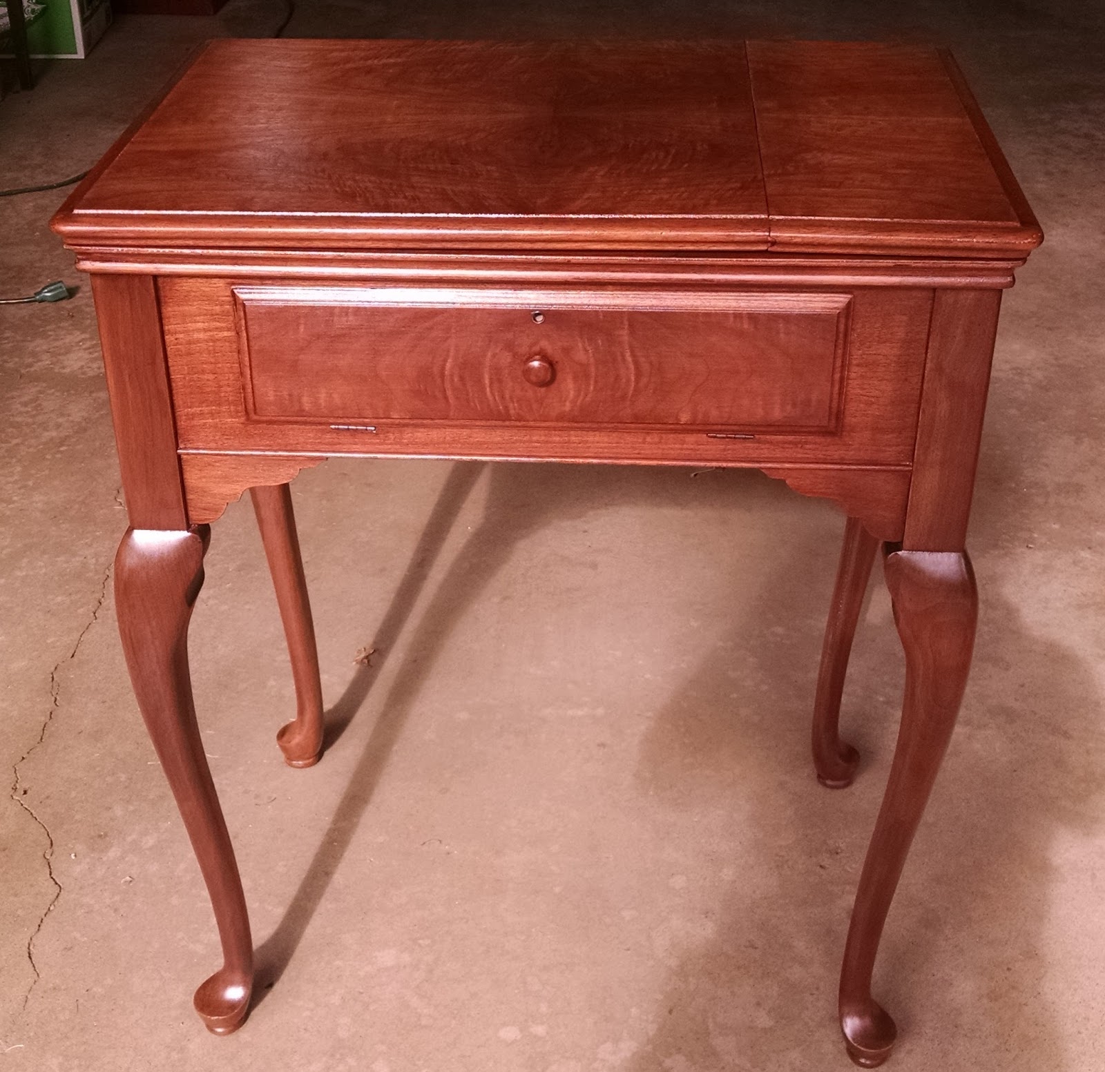 Sewing Machine Mavin: She's the Queen