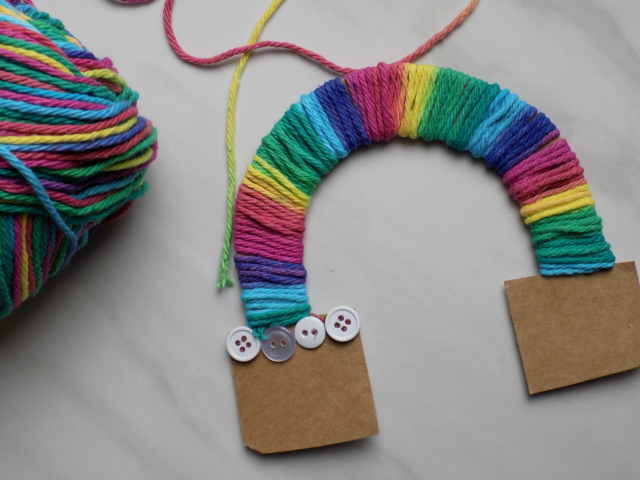 One Savvy Mom ™ | NYC Area Mom Blog: Gradient Yarn Rainbow Craft