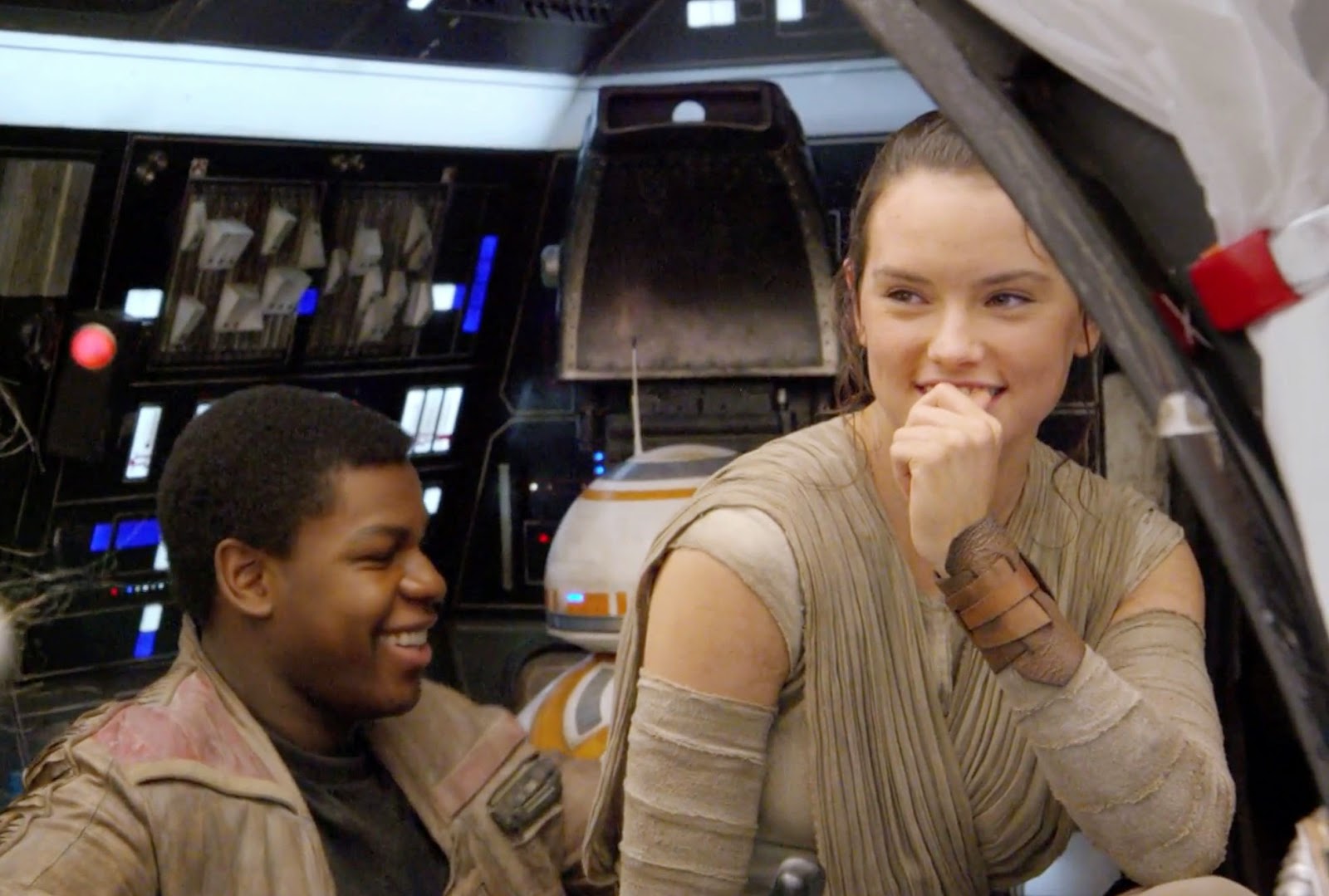 SNEAK PEEK: "Star Wars: The Force Awakens" - More New Images