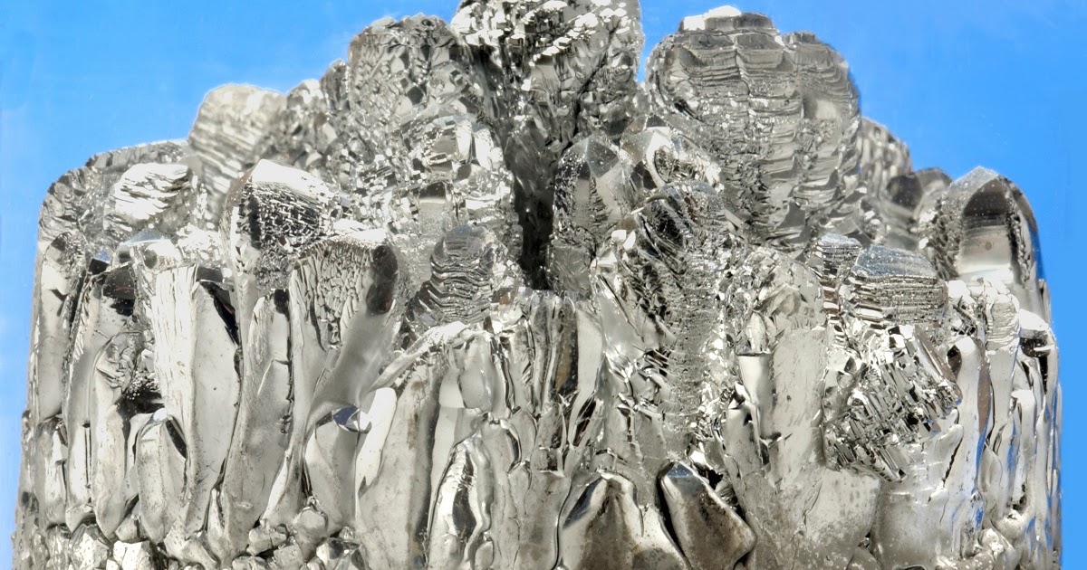 Why does magnesium react mildly with cold water but vigorously with hot ...