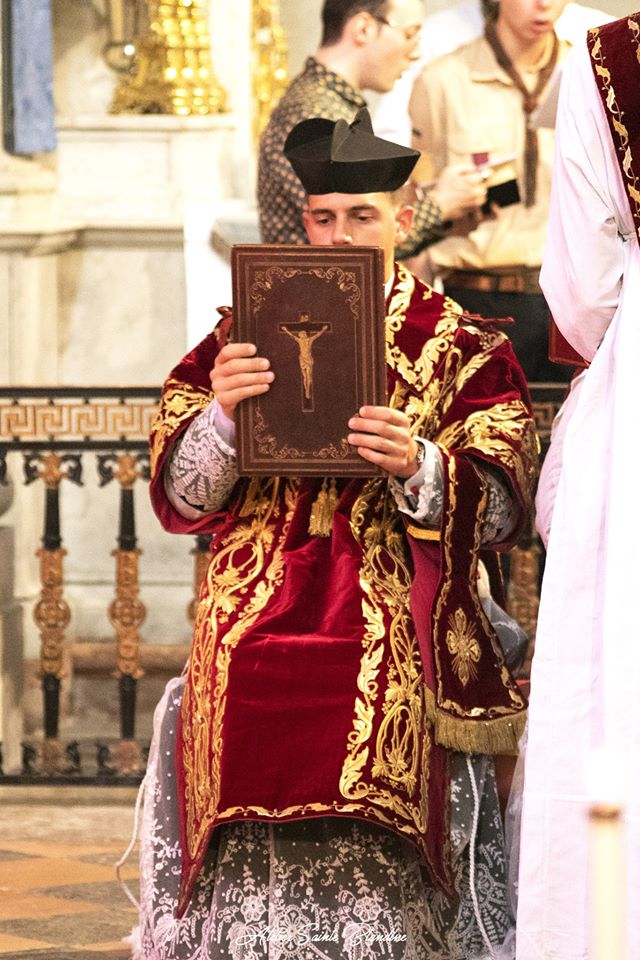 New Liturgical Movement: A Recent Solemn Mass in the Rite of Lyon