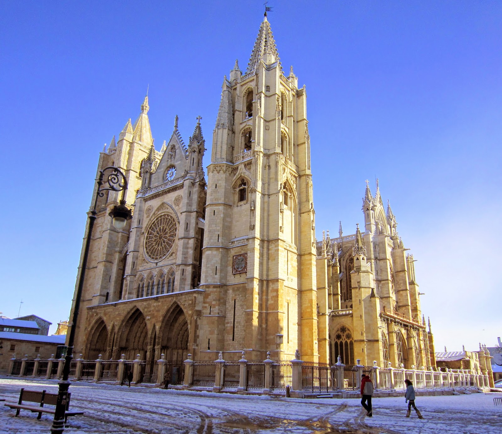 VENTANAS AL PENSAMIENTO: NEVADA "MONUMENTAL" en León capital.