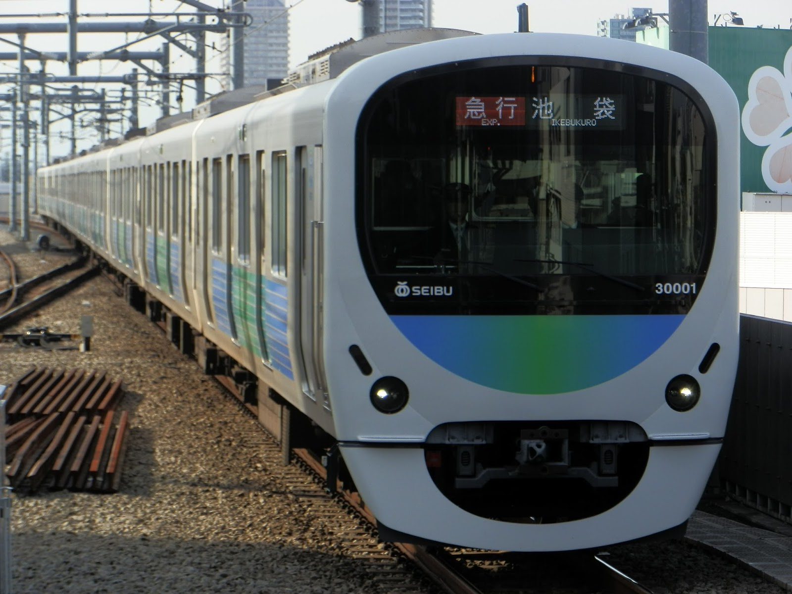 小田急沿線住み鉄道ファン日記: 西武鉄道40000系40101Fが川崎重工業兵庫工場を出場、甲種輸送される