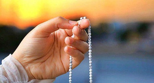 Keutamaan Zikir Menurut Islam - Tabayuna