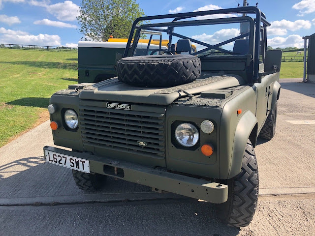 Landrover Defender: Land Rover Defender 110 EX MOD MILITARY PICK UP TRUCK