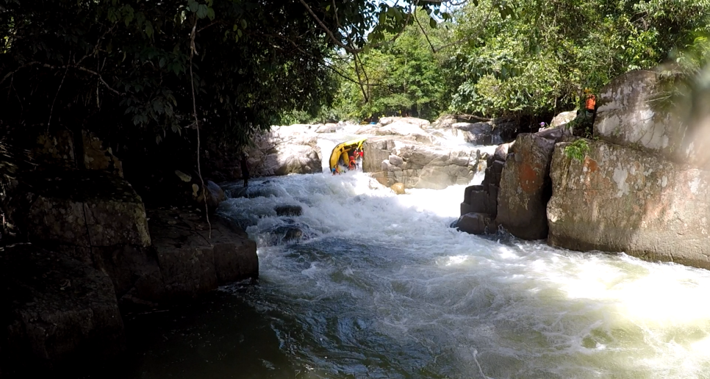 TRAVELOG: WATER RAFTING ULU SLIM, SLIM RIVER : Pengalaman meredah ...