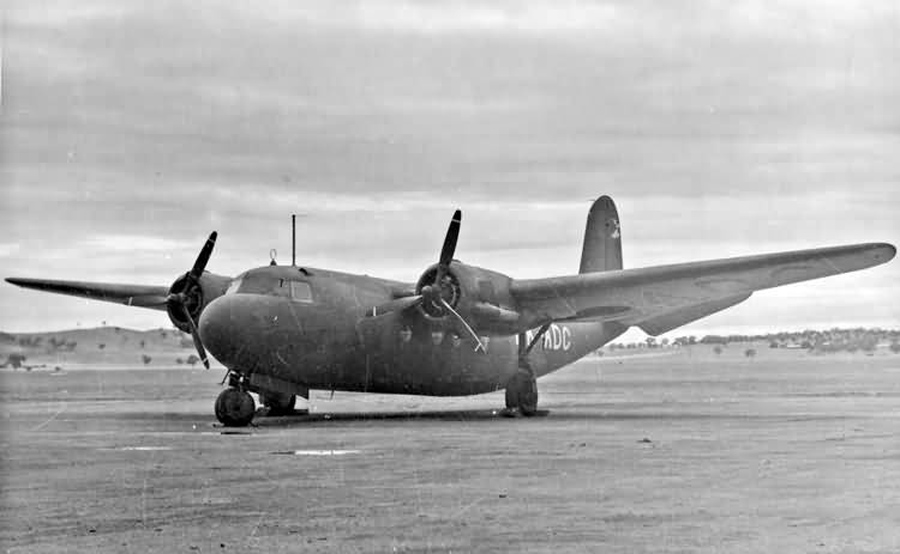 nhungdoicanh: Douglas DC-5