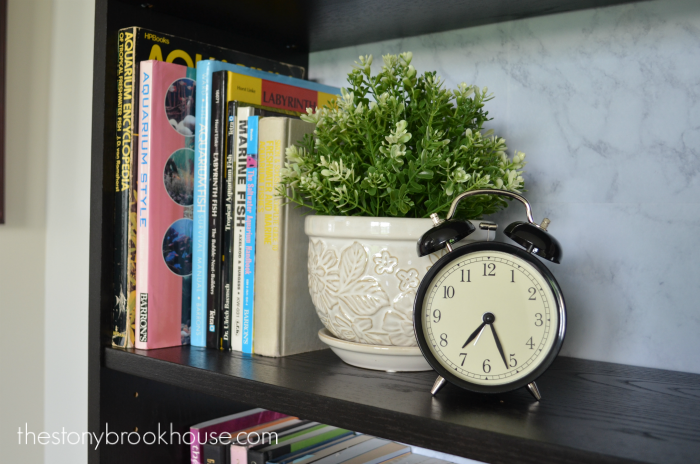 Decorating Bookshelves With A Vintage Vibe | The Stonybrook House