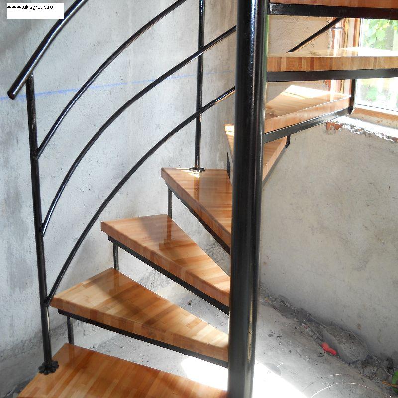 trepte lemn: trepte lemn masiv pentru scari pe structura metalica