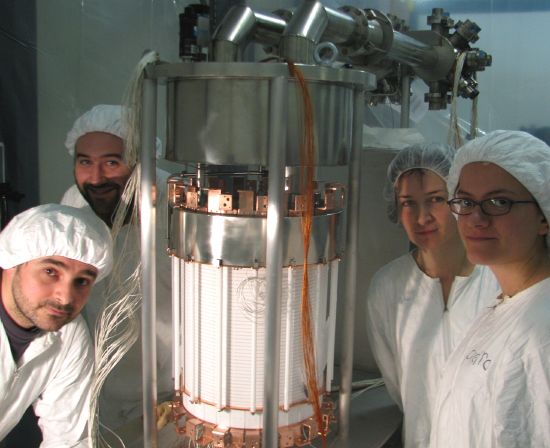 Ça se passe là haut...: Matière Noire : XENON100 exclut DAMA sur le ...