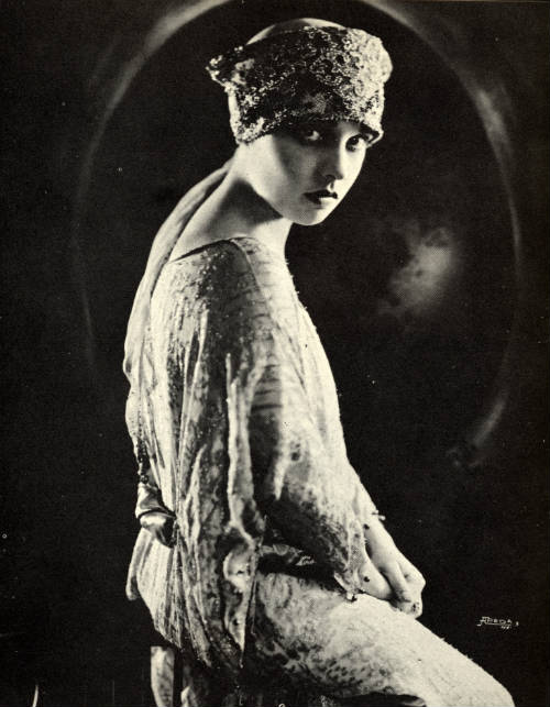 Fabulous Portraits of 18 Famous Flappers in the 1920s ~ Vintage Everyday
