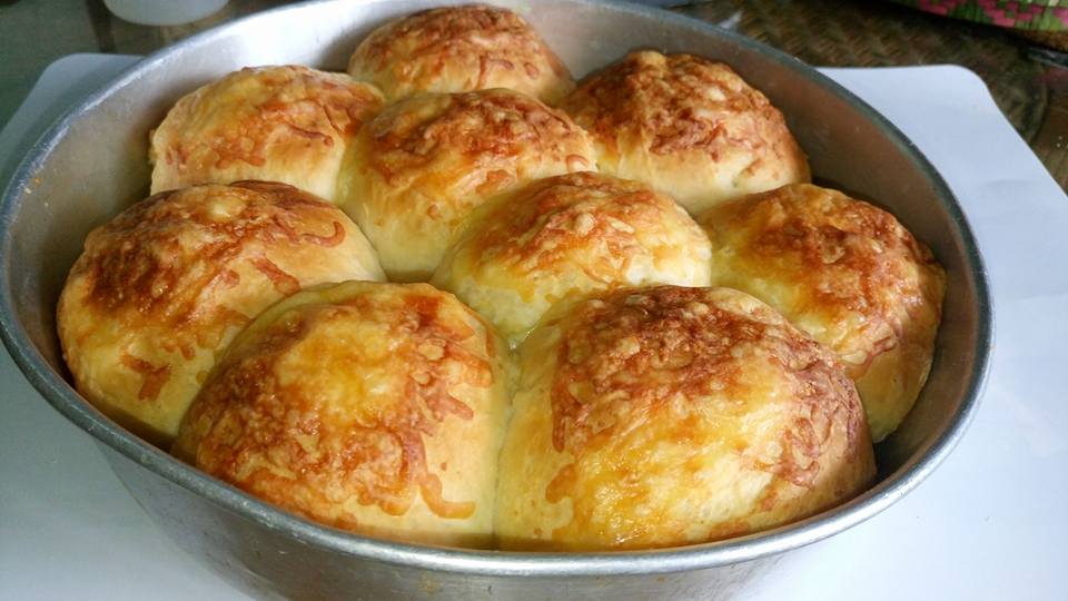 Tertunailah Hasrat Di Hati: Roti Cheese Dan Roti Sosej Sedap dan Lembut