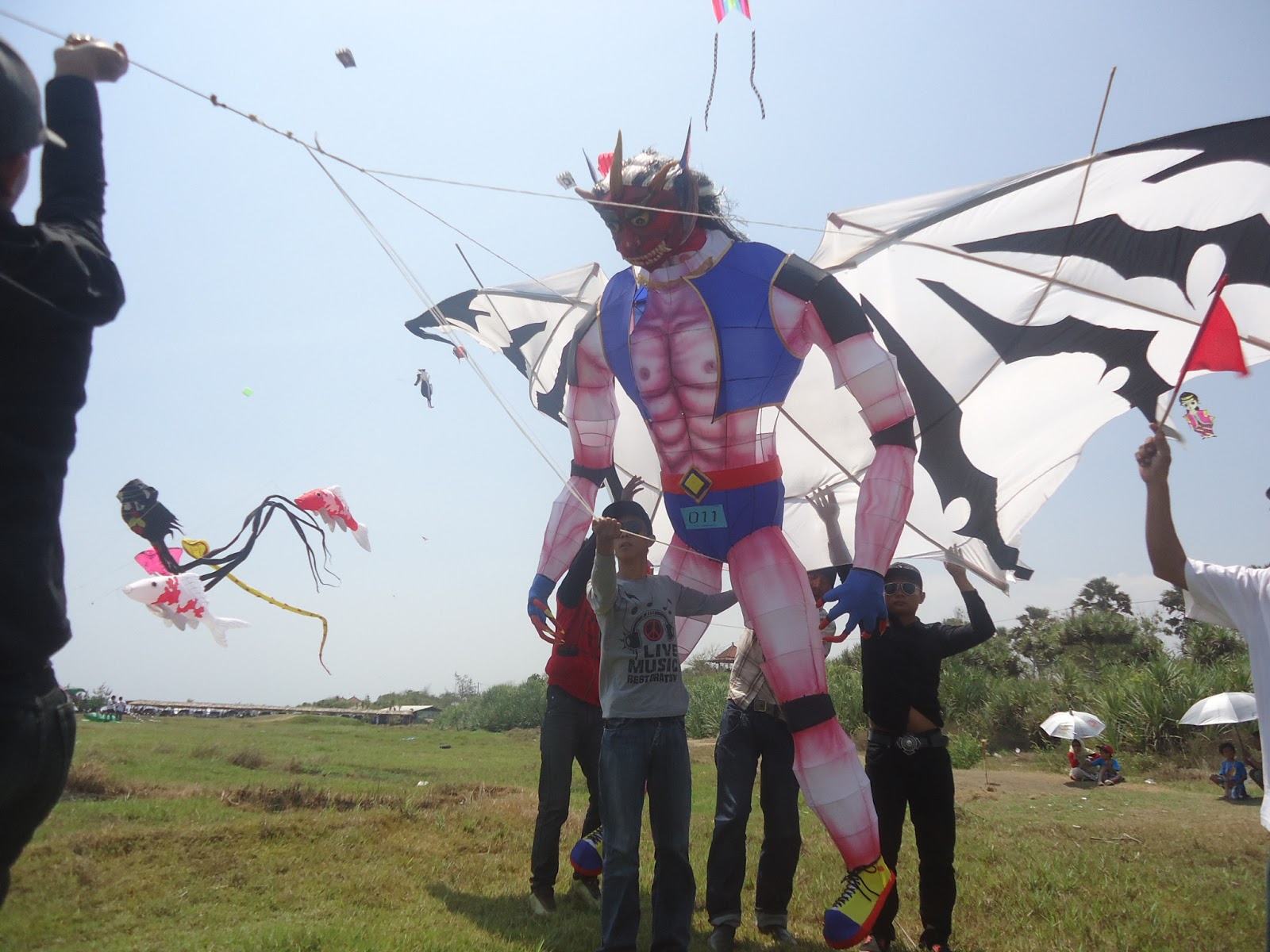 Proses Pembuatan Layang Layang ~ Krucil Kite