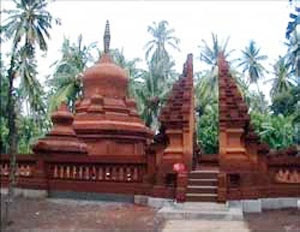 CANDI BUDHA DI DESA KALIBUKBUK ~ Bali Dogen