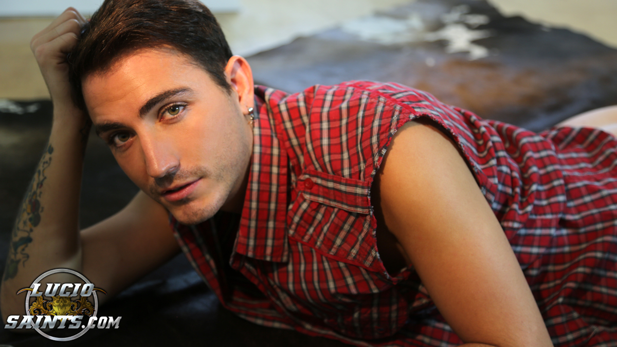 El Lavadero de las Muñecas: ARES CAMACHO ESTÁ DISPUESTO A CONQUISTARTE