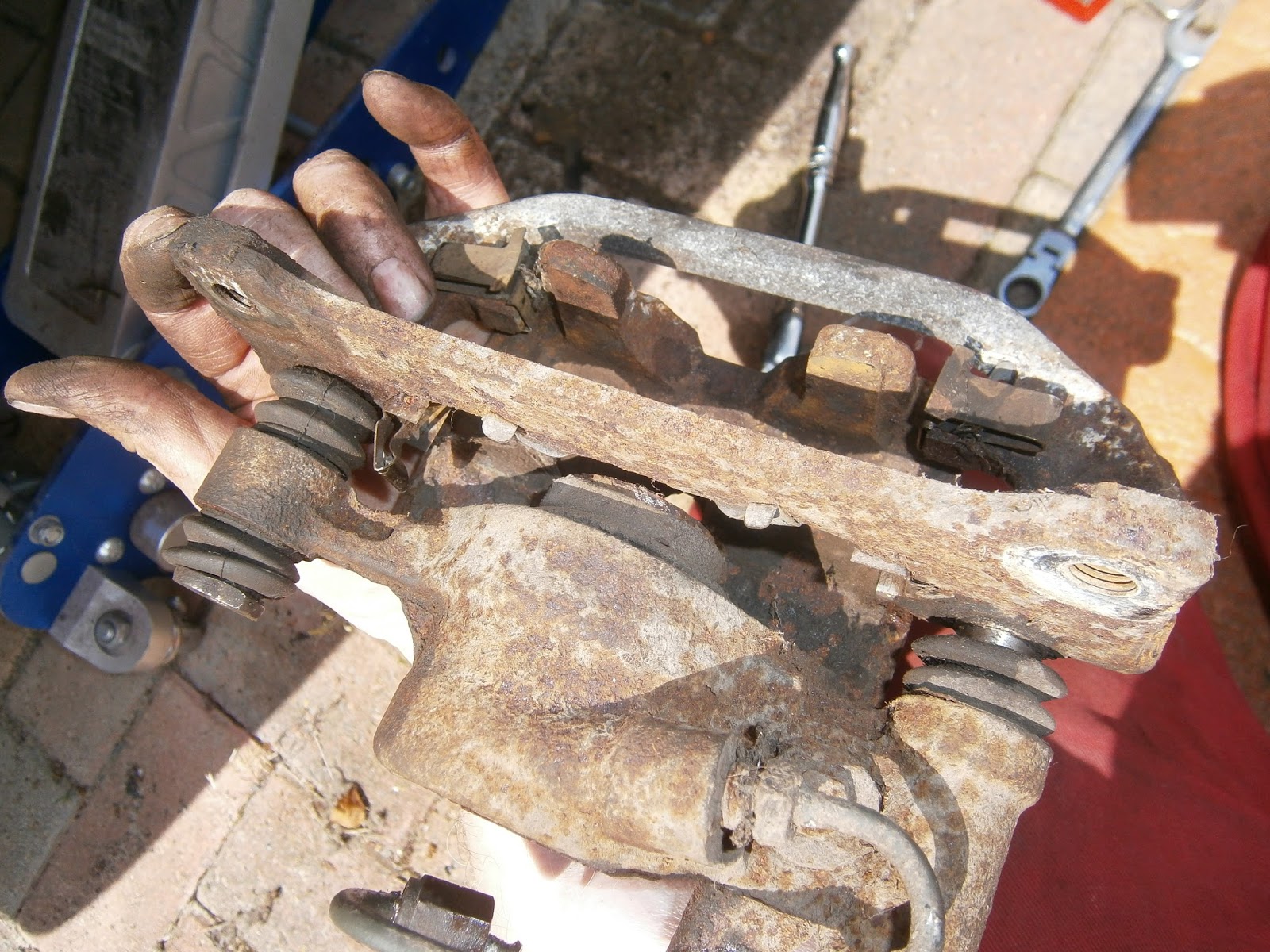 Lotus Excel Restoration: Dismantling the rear brakes and Parking Brake