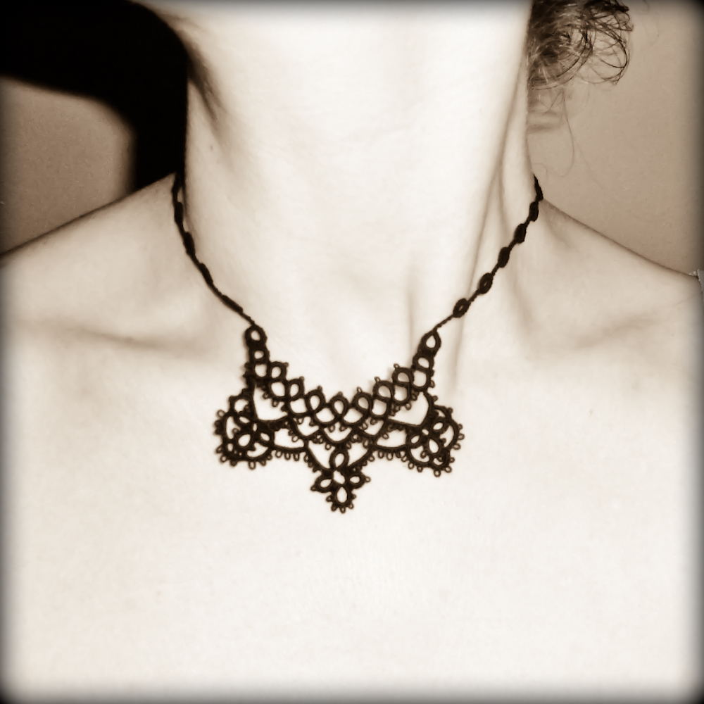 Decoromana: Victorian style tatted lace necklace
