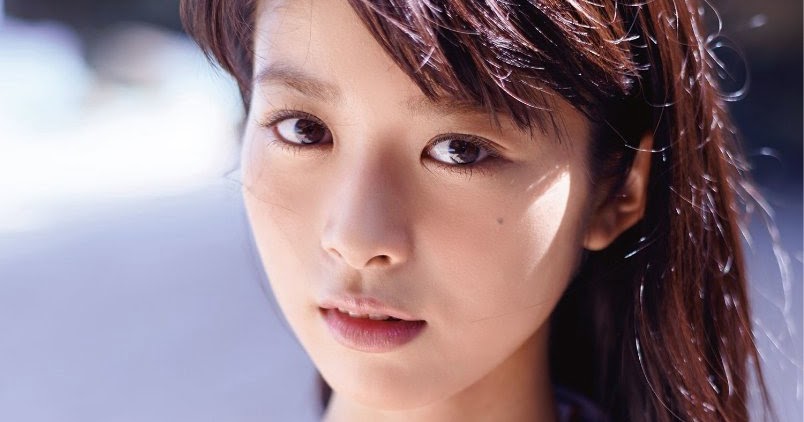 Nao Kanzaki and a few friends: Fumika Baba: "Iropopyo" photobook scans