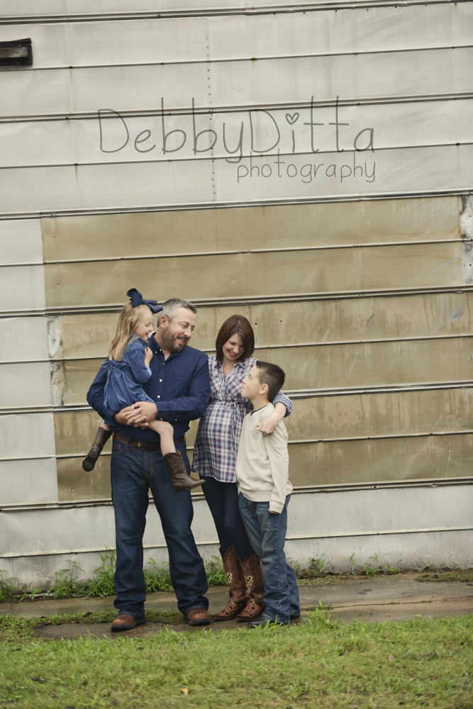 Debby Ditta Photography: The Standlee Family / Maternity / Rainy day ...