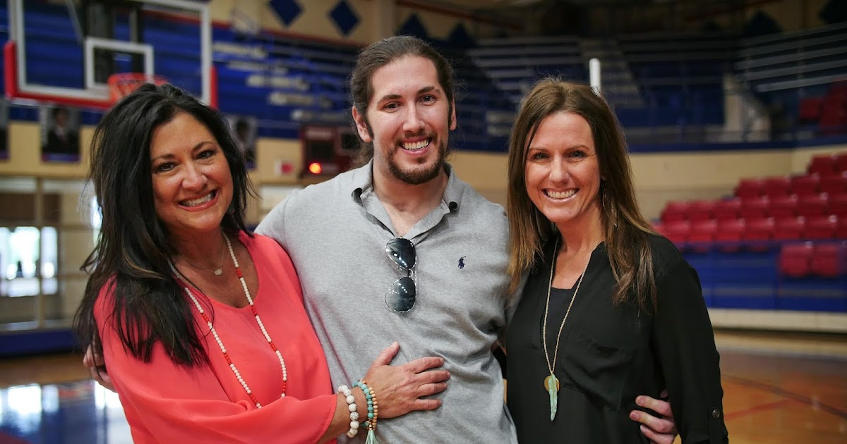 Trendy Mindy and Her Loves...: Travis Speaks