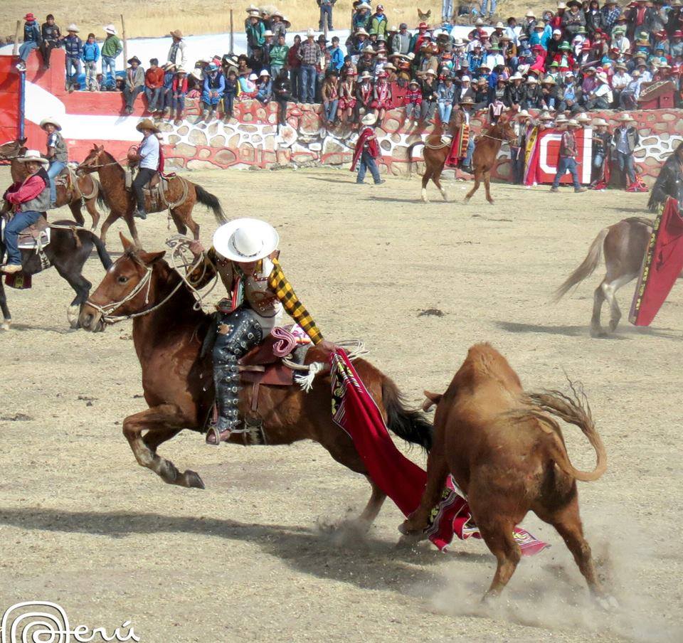 Corrida de Toros ~ TAKANAKUY PERU