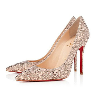 Rímel, Blush e Gloss: Scarpin 554 Strass, de Louboutin