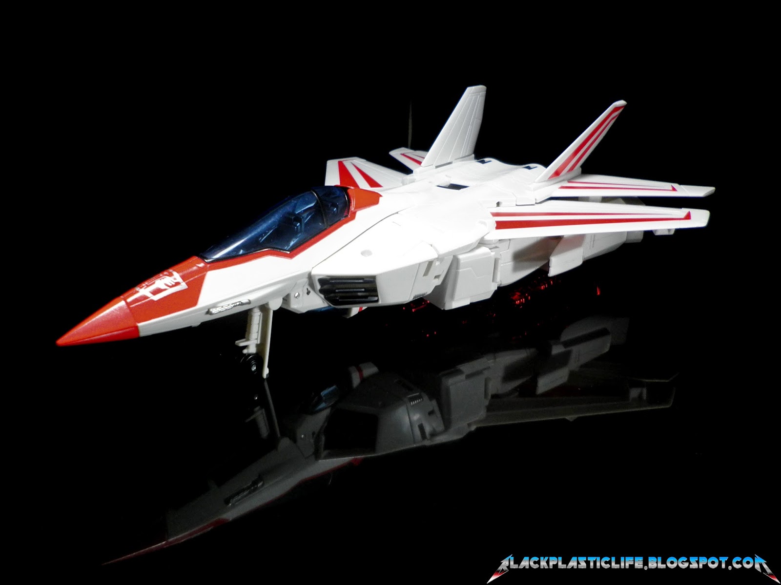Black - Plastic - Life: Generations Leader Class Jetfire - Pictorial Review