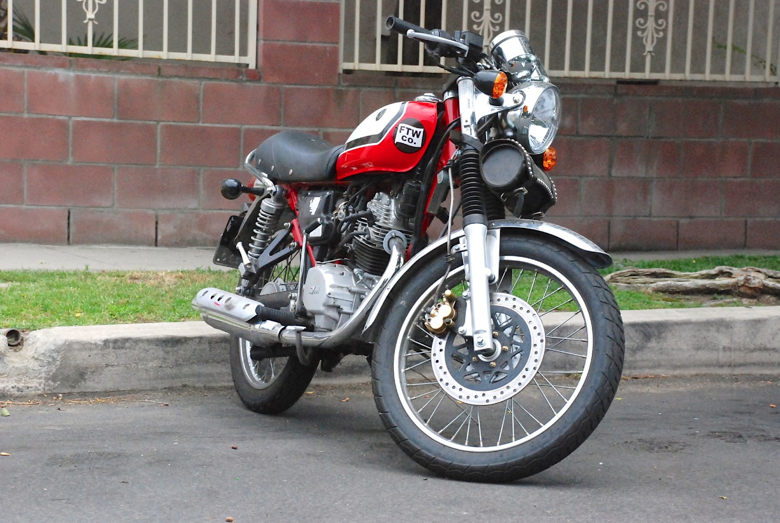 Sym Wolf Classic 150- Street Style- Toluca Lake