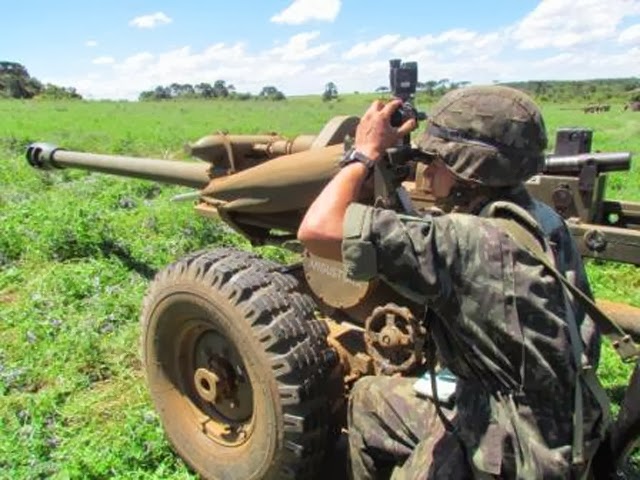 VEICULOS E ARMAMENTOS MILITARES: Obuseiro Leve 105 mm L118 AR