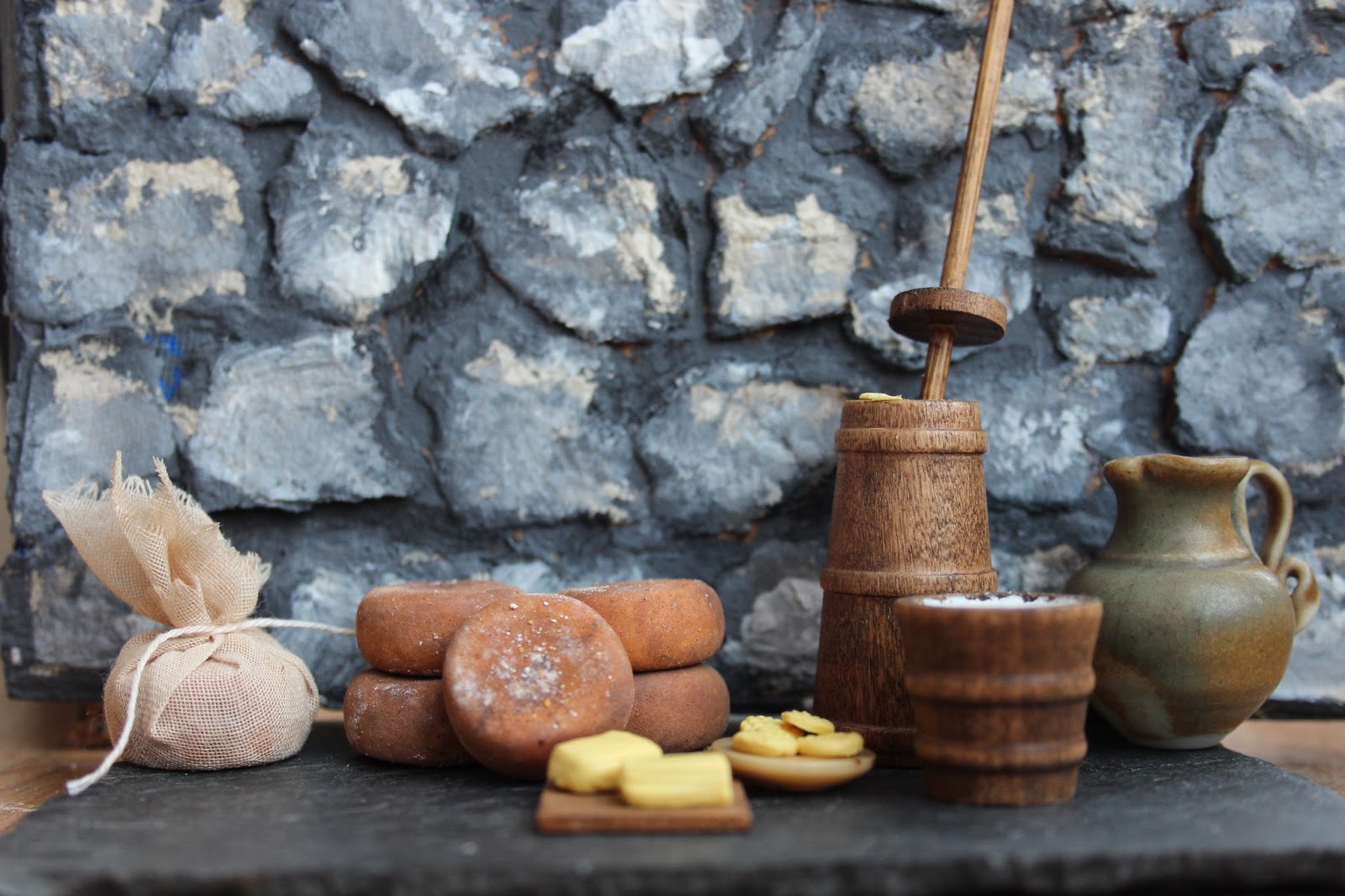 Medieval Morsels: The Medieval Dairymaid