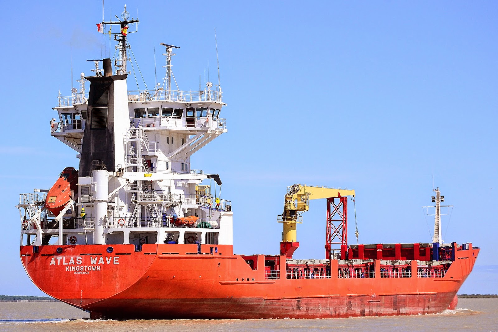 BUQUES MERCANTES A SU PASO POR SANLUCAR DE BARRAMEDA: ATLAS WAVE