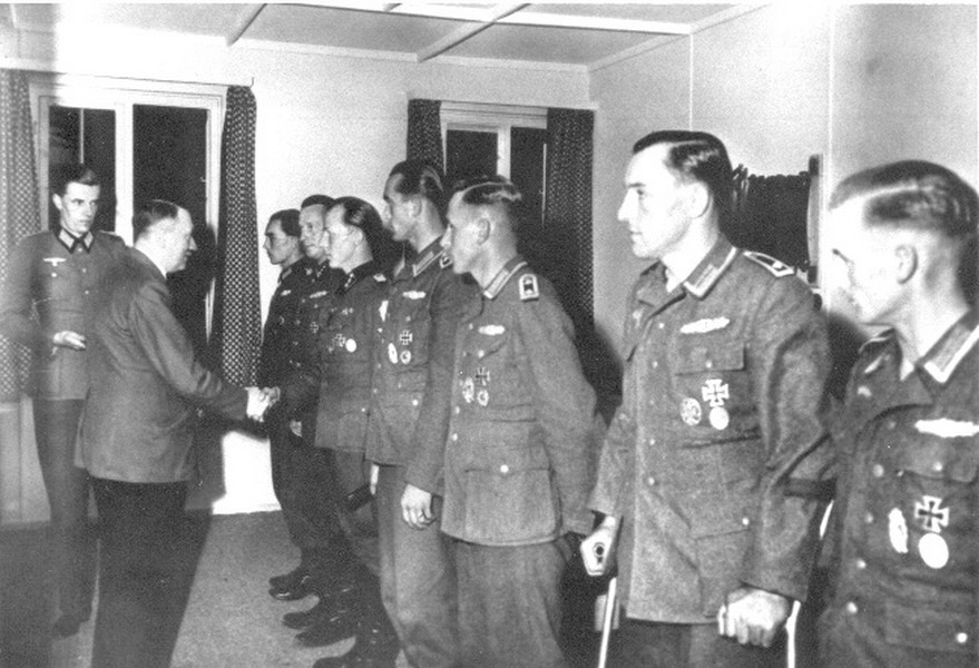 NAZI JERMAN: Foto Adolf Hitler di Tahun 1944