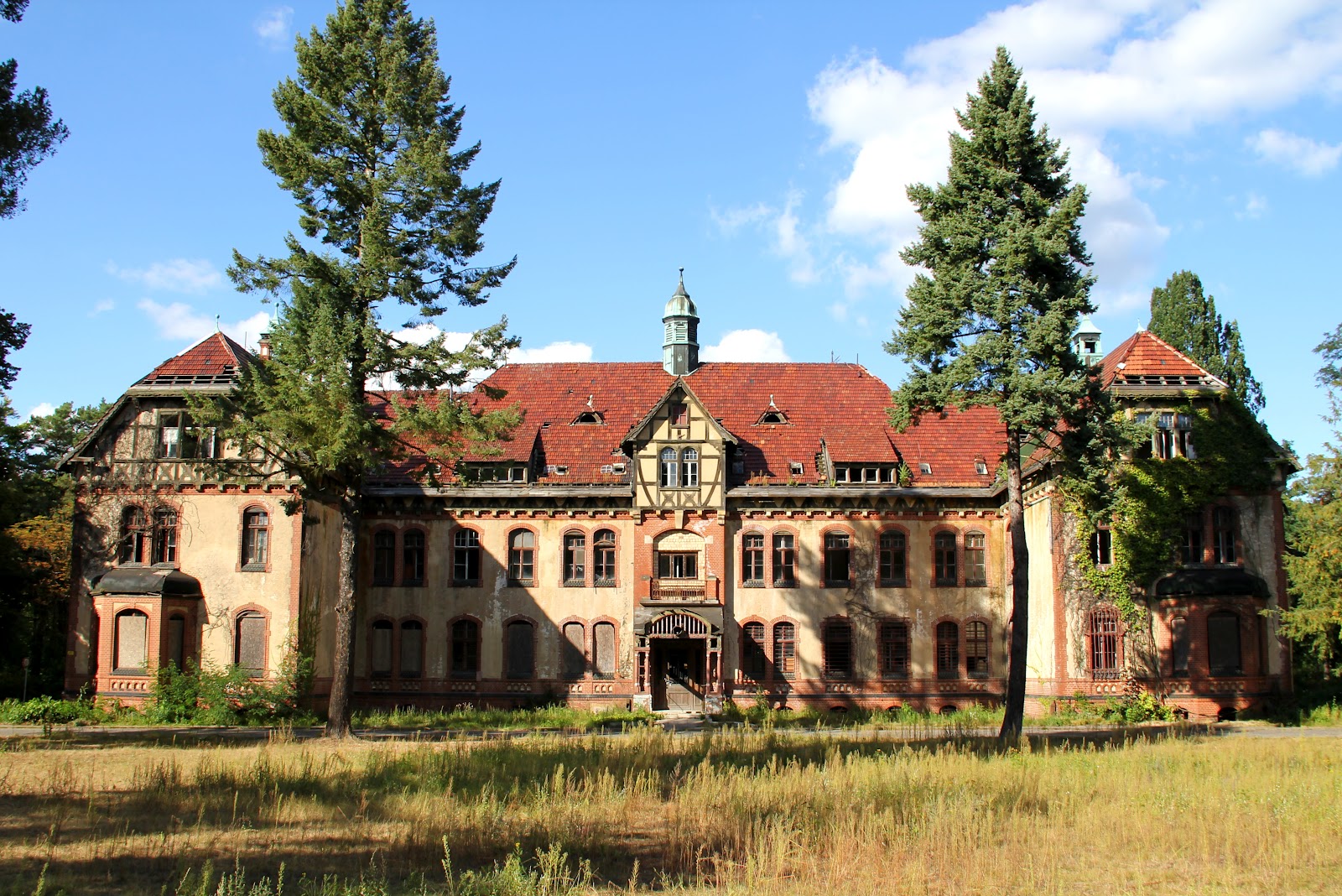 Haunted by history, the ghosts of Beelitz-Heilstätten - Abandoned Berlin