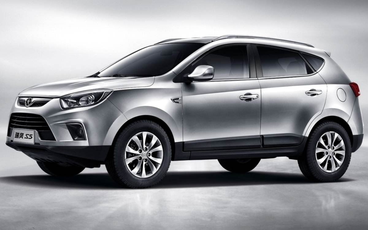 J4 e S5 são atrações da JAC no Salão de Xangai que chegarão ao Brasil