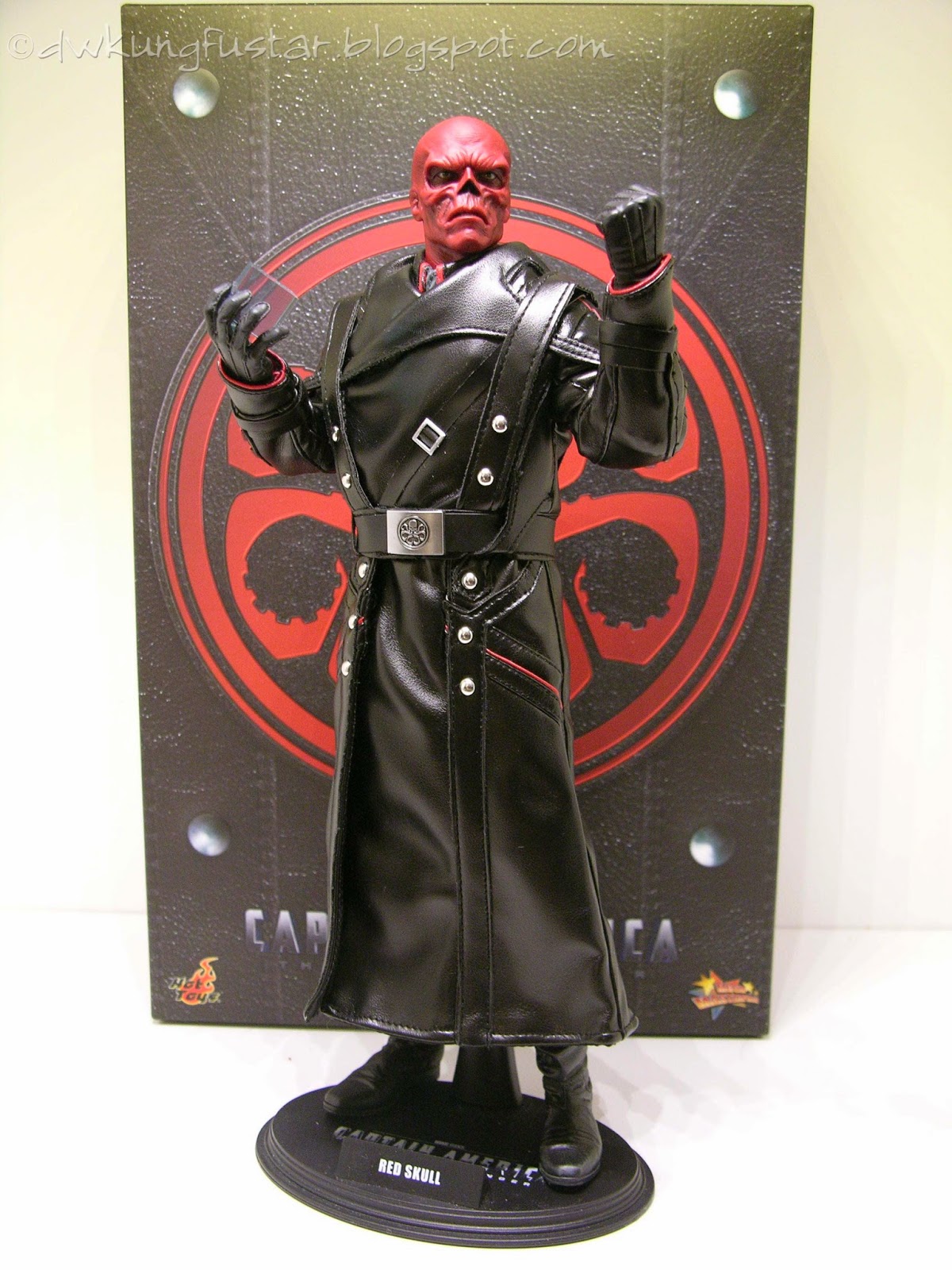 The Fire Rises as The Force Awakens: Hot Toys - Red Skull - Un-Boxing ...
