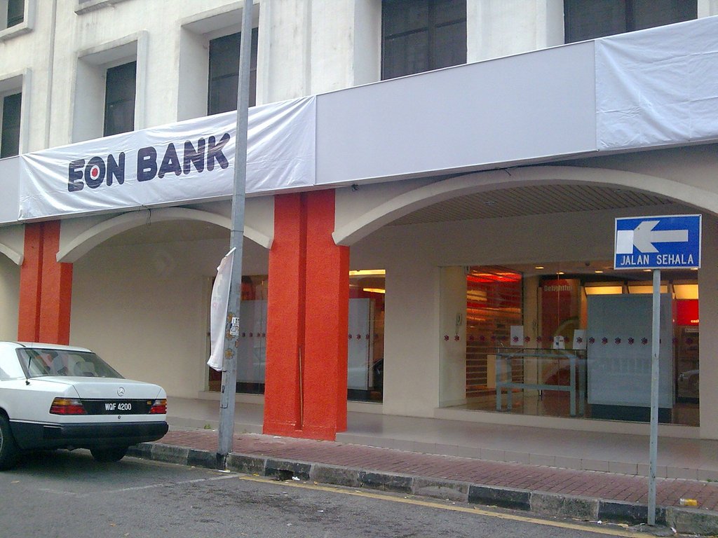 GUNDAM , KAMEN RIDER , KERORO , ULTRAMAN...etc: Good Bye EON Bank..