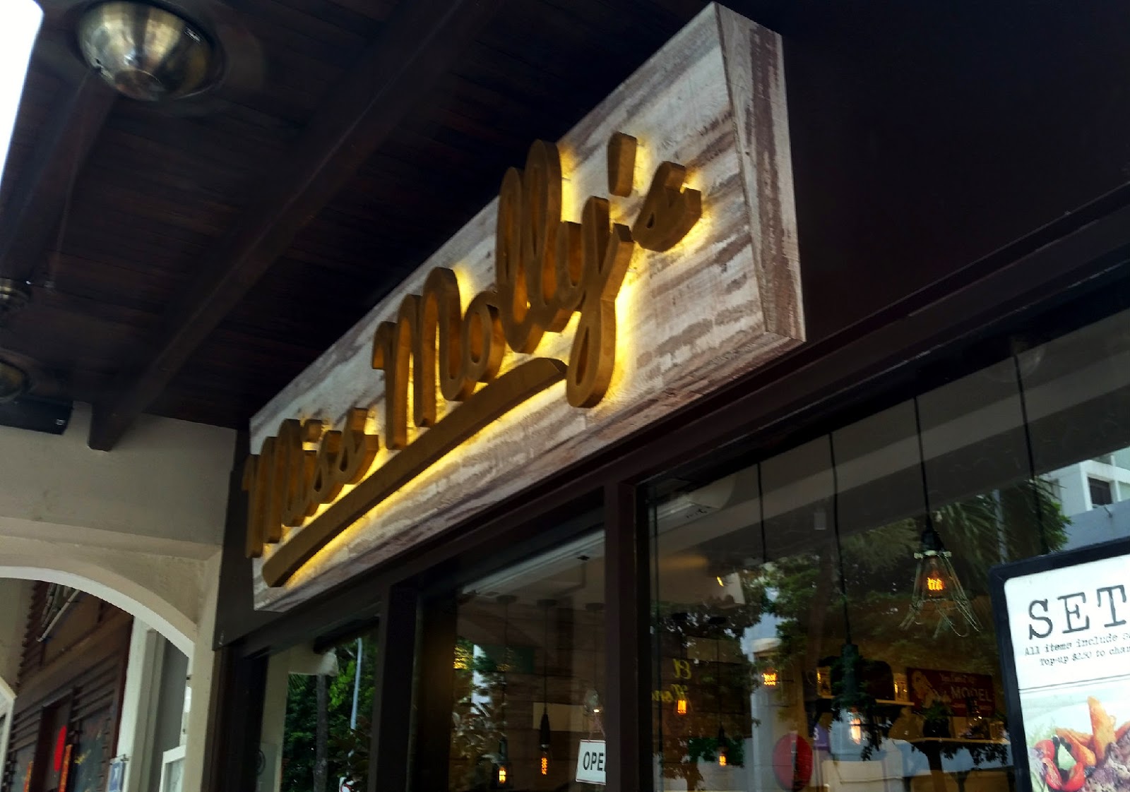 Cafe Review: Miss Molly's Cafe - JtheJon