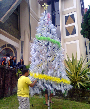 10 Gambar Pohon Natal Dari Botol Bekas Yang Bisa Jadi Inspirasi | Nanapedia