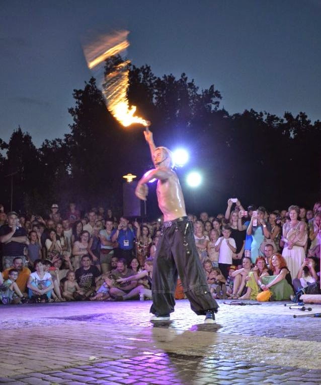 Papierowe ogrody: Kuglarze ( Aerial Manx)