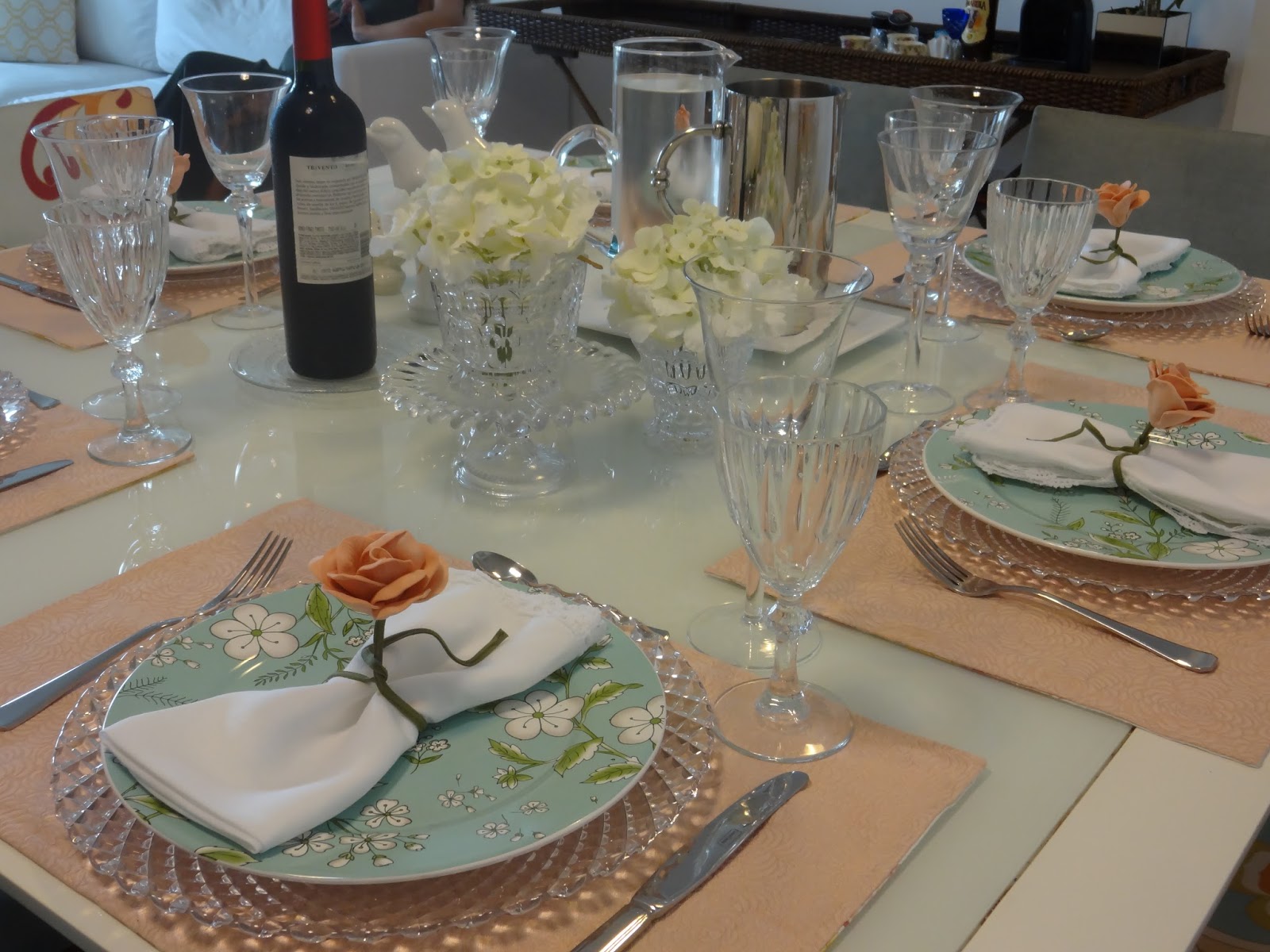 Festejar é tudo de bom!: Mesa posta para um almoço só para meninas...