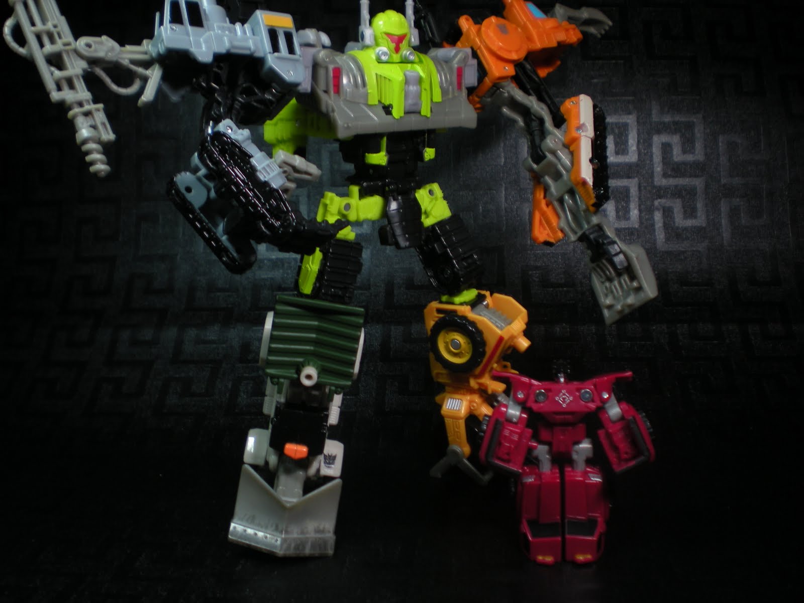 Review: [Hasbro] Transformers Drivetrain | Night's Corner