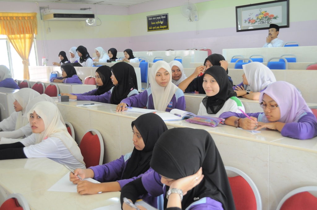 .: Kunjungan Sasterawan Negara Datuk Dr. Anwar Redwan dan Prof. Rahman ...